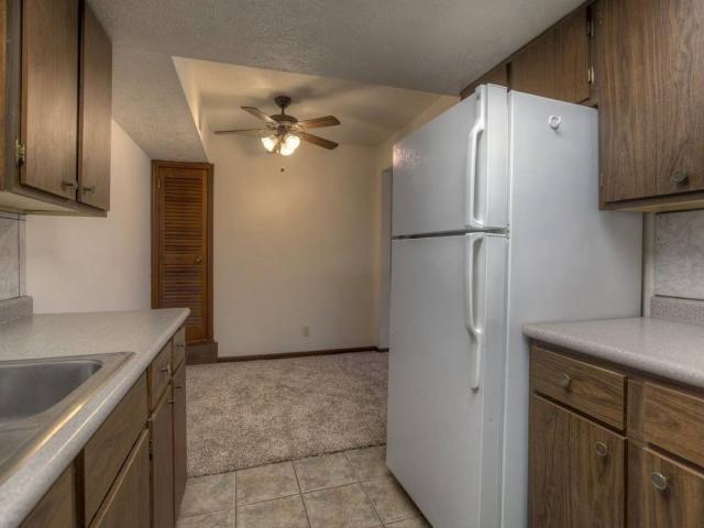 38th Place 1 Bedroom Apartment for Rent at 102 S 38th St, Omaha, NE 68131 Nebraska Medical Center