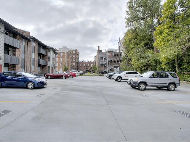 38th Place 1 Bedroom Apartment for Rent at 120 S 38th St, Omaha, NE 68131 Nebraska Medical Center