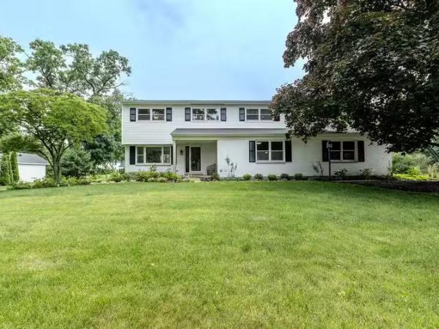 38W661 W Mary Ln, St Charles, IL 60175 Single Family Home for.