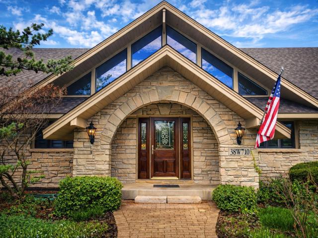 38W710 Bonnie Ct, St. Charles, IL 60175 | MLS #12606 | Compass
