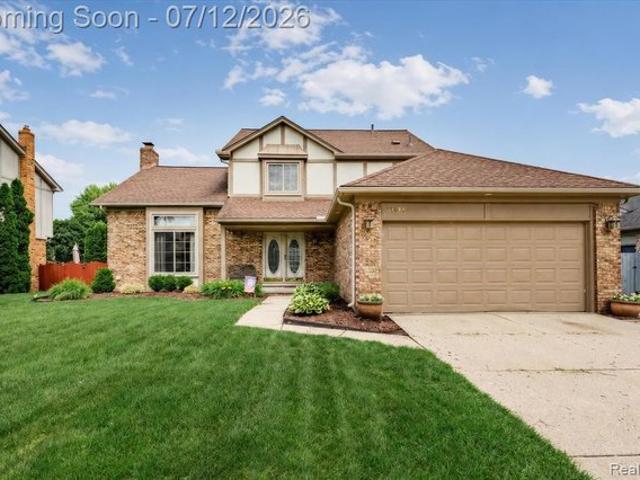 39044 Mallorn Dr, Sterling Heights, MI 48313