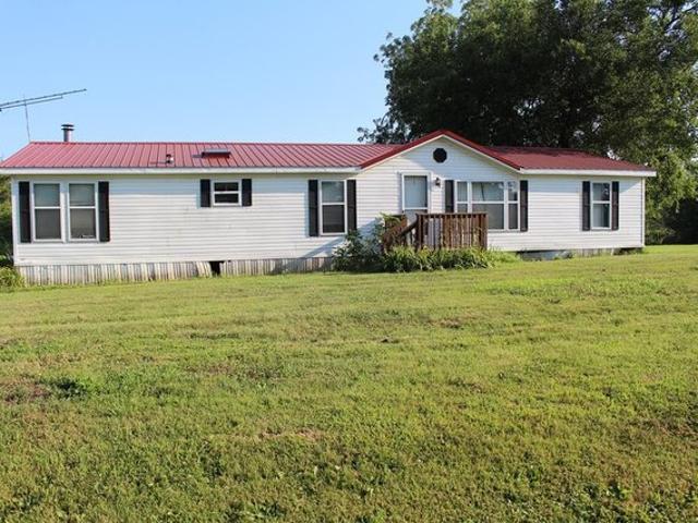 3904 NE Sandstone Dr, Hamilton, MO 64644
