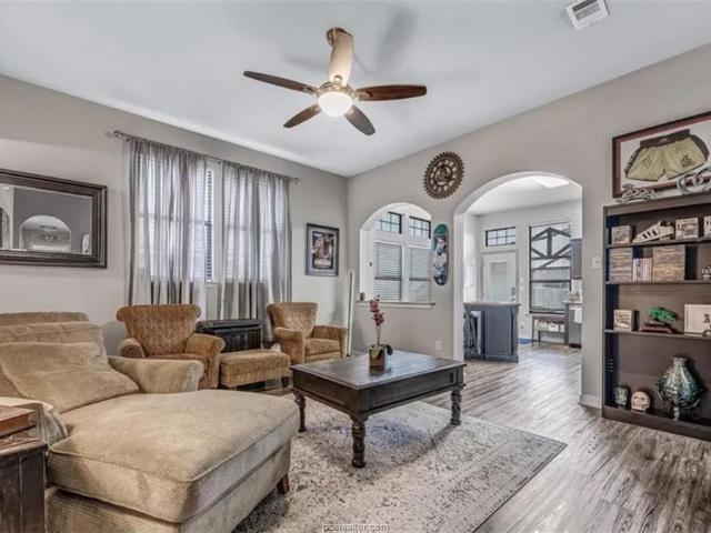 3904 Pawnee Court