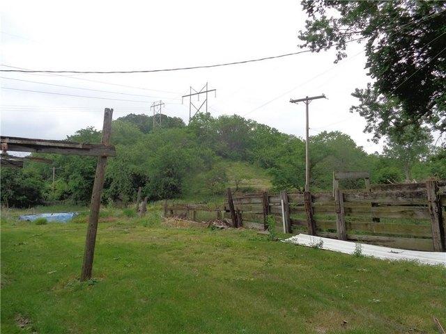 3905 N Barnes Rd, Independence, MO 64058