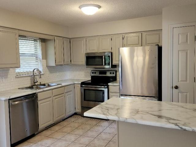 3905 athens ct