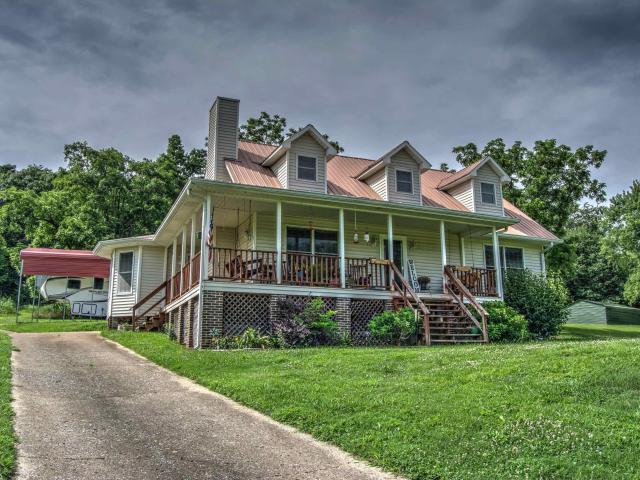3905 Creek Road
