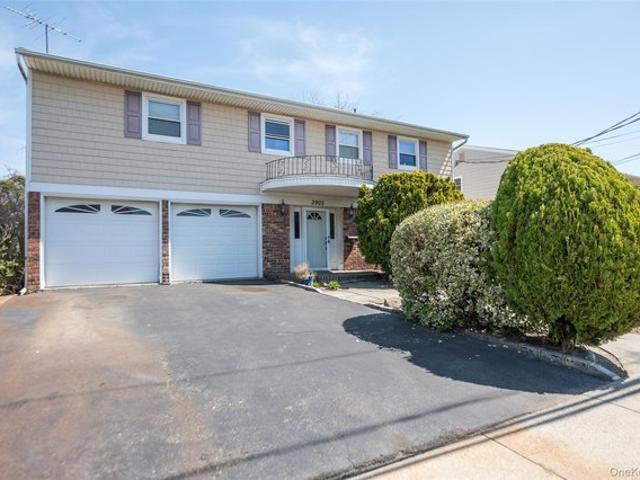 3905 Greentree Dr, Oceanside, NY 11572