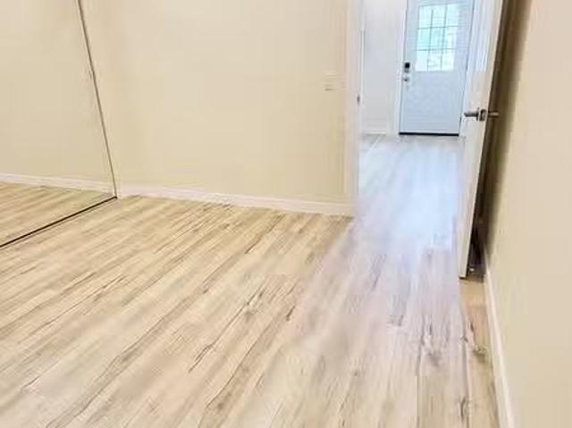 3905 Woodcliff Rd, Unit 3903 Houses in Sherman Oaks, CA