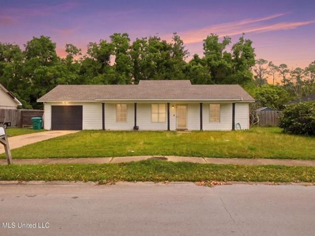 3905 Yosemite Dr, Ocean Springs, MS 39564
