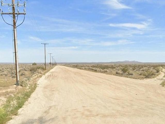 39060 E 230th St, Palmdale, CA 93591