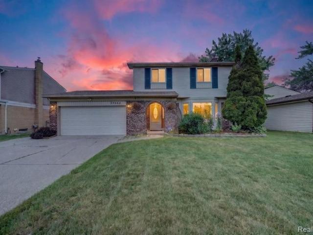 39062 Hyland Dr, Sterling Heights, MI 48310
