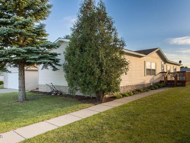 3906 Avondale Dr, Bismarck, ND 58503
