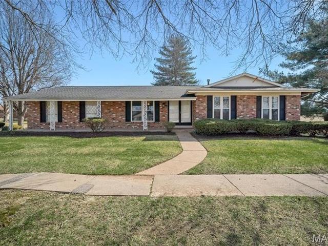 3906 Argonne Forest Dr, Florissant, MO 63034