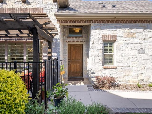 3906 Crested Eagle Way