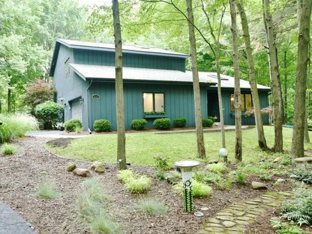 3906 E Tupelo Dr, Midland, MI 48642