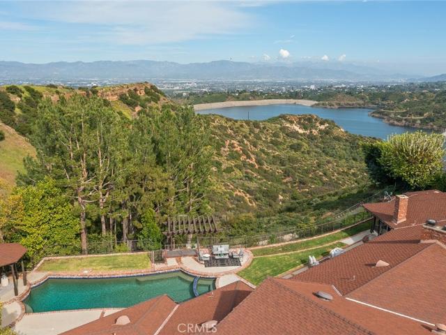 3906 Lake Vista Ct, Encino, CA 91316 | MLS #SR26041 | Compass