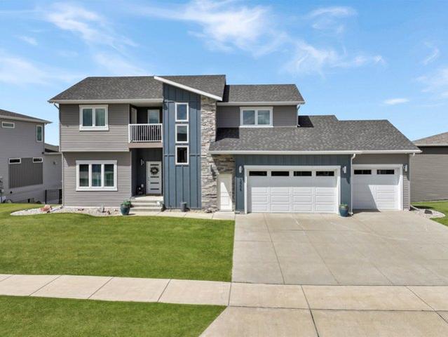 3906 Lone Peak Dr, Bismarck, ND 58503