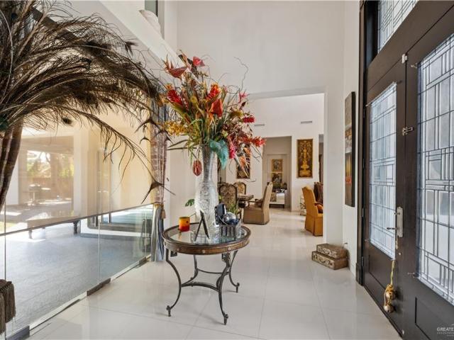 3907 El Jardin