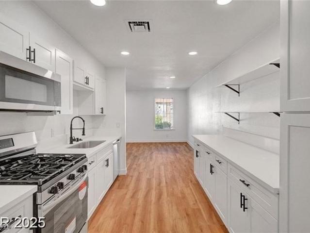 3907 Torsby Pl, Las Vegas, NV 89119