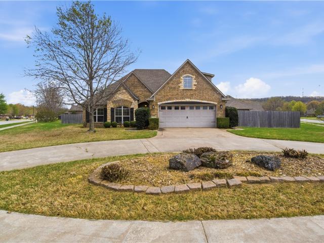 3907 W Mountain View Drive