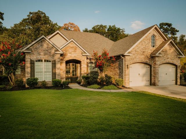3908 Robinwood Circle