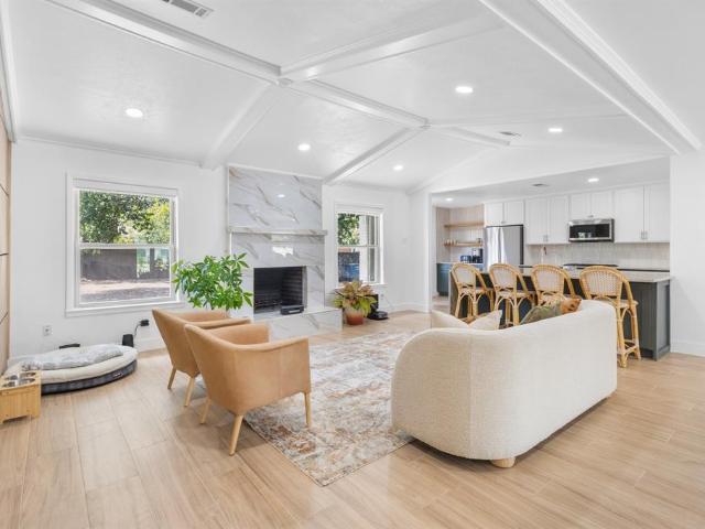 3908 Royal Lane