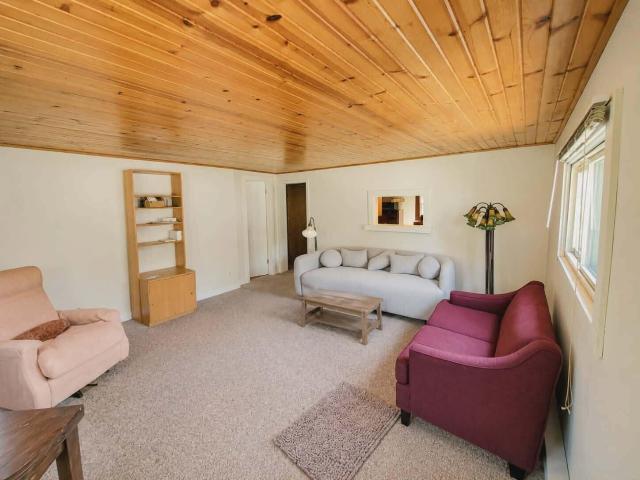 3908 Valley Rd
