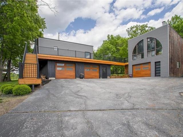 3909 NE Beach Rd, Lee's Summit, MO 64064