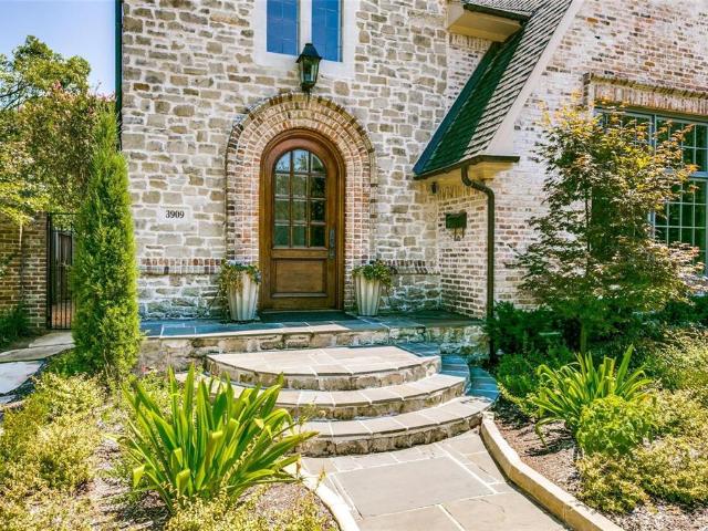 3909 Greenbrier Drive