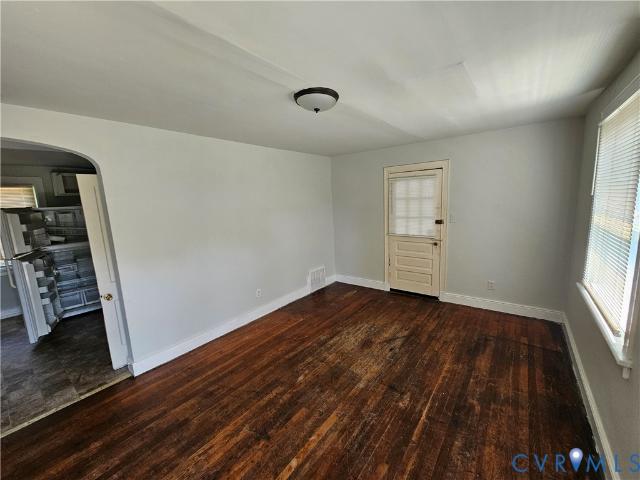3909 Larchmont Lane