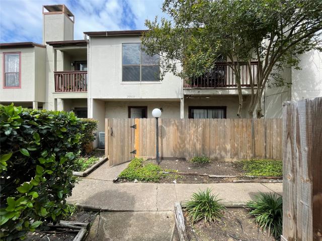 3909 Tanglewilde Street 3909