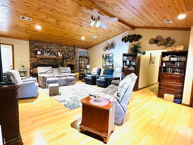 3909 Vickie Drive