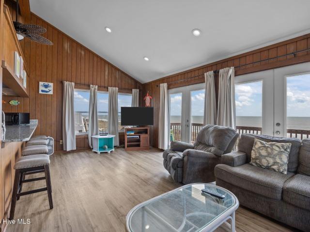 3909 W Beach Dr, Oak Island, NC 28465 | MLS #100565