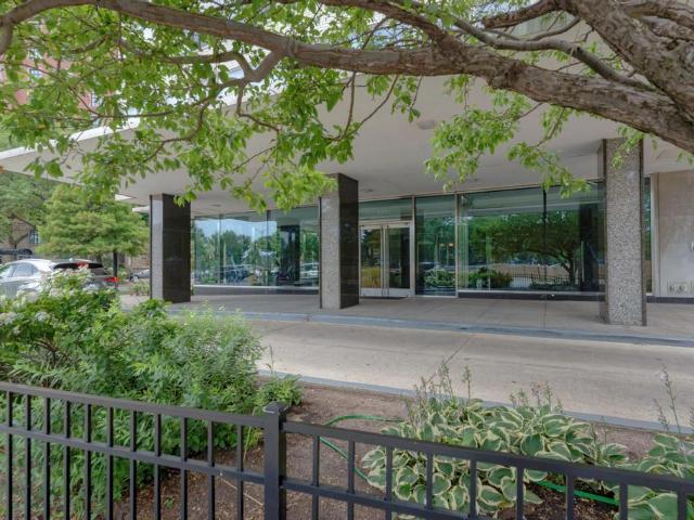 3900 N Lake Shore Drive # 12E