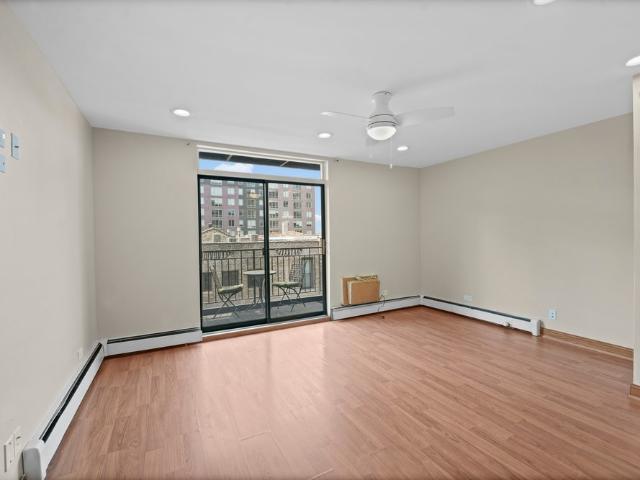 3900 N Pine Grove Avenue # 503