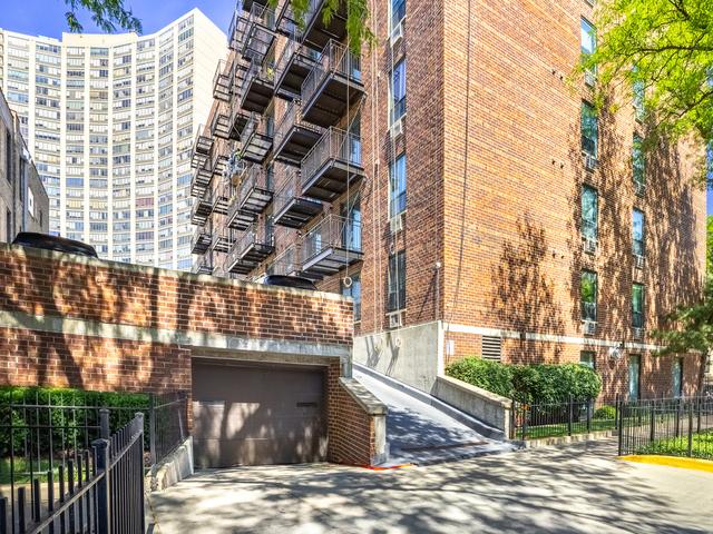 3900 N Pine Grove Avenue # 808
