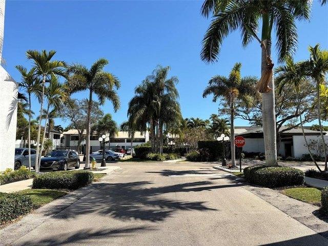 3900 NE 18th Ave Apt 40H, Oakland Park, FL 33334