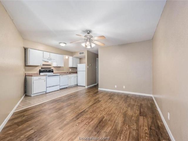 3900 Old College Road 15