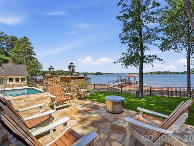 3900 Channel Pointe Ln, Denver, NC 28037