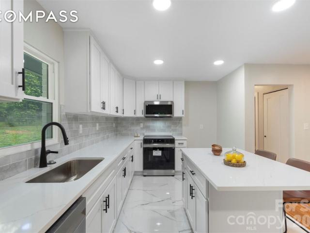 3900 Colebrook Rd, Charlotte, NC