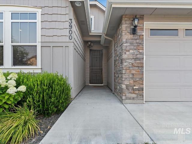 3900 S Lone Pine Ave