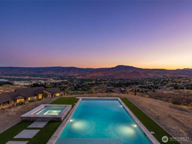 3900 Sky Crest