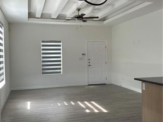 3900 Ventura Avenue 1