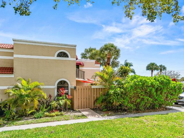 3900 Village Dr, Unit D, Delray Beach, FL 33445 | MLS #B26000