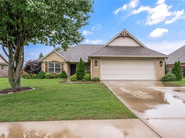 3900 W Mountain View Dr, Fayetteville, AR 72704