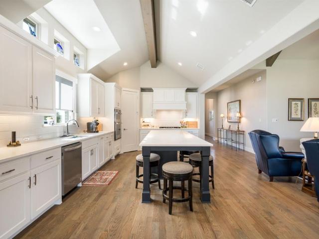 3900 Woodbine Lane