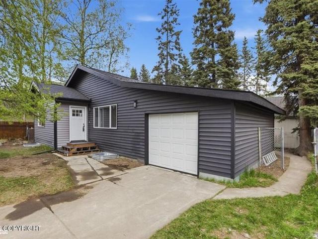 3901 Greenland Dr, Anchorage, AK 99517