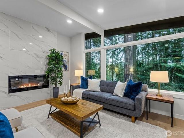 3901 st Ave SE, Bellevue, WA 98006