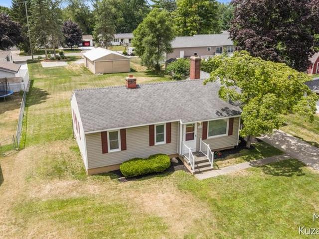3901 Suburban Shores Dr NE, Grand Rapids, MI 49525