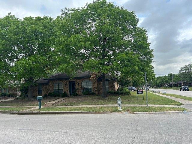 3901 W Country Club Dr, Irving, TX 75038
